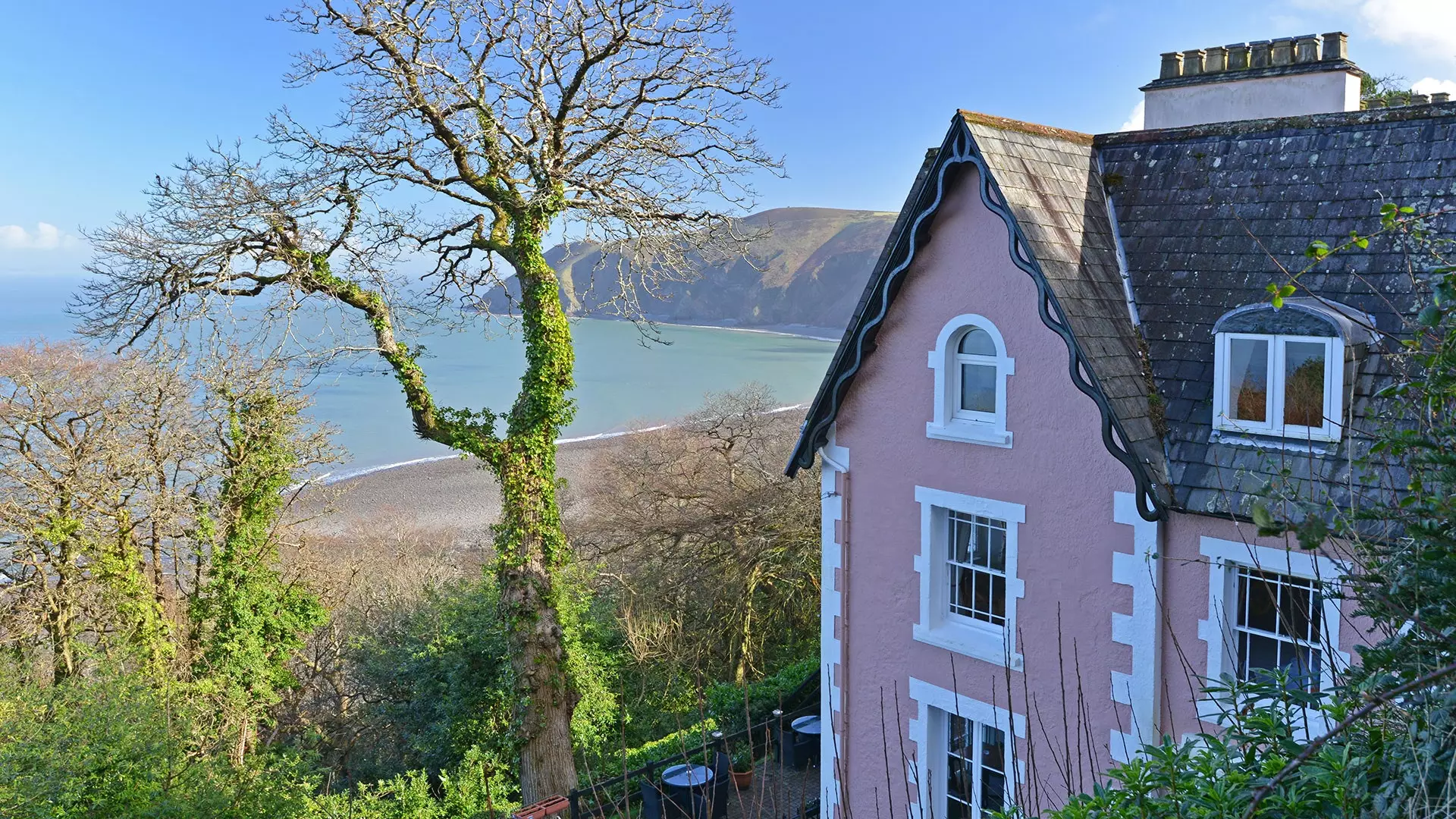 De prachtige huizen aan de kust die nu te koop zijn