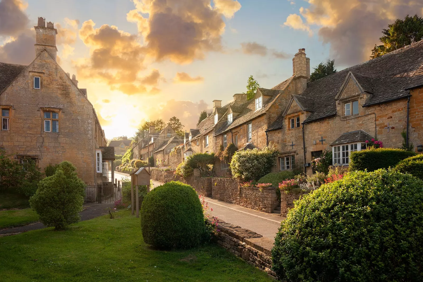 Cotswolds मा BourtonontheHill गाउँ