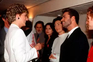 George Michael Lần đầu tiên gặp cựu ngôi sao Wham, George Michael tại Buổi hòa nhạc Hy vọng của Ngày Aids Thế giới ở London ...