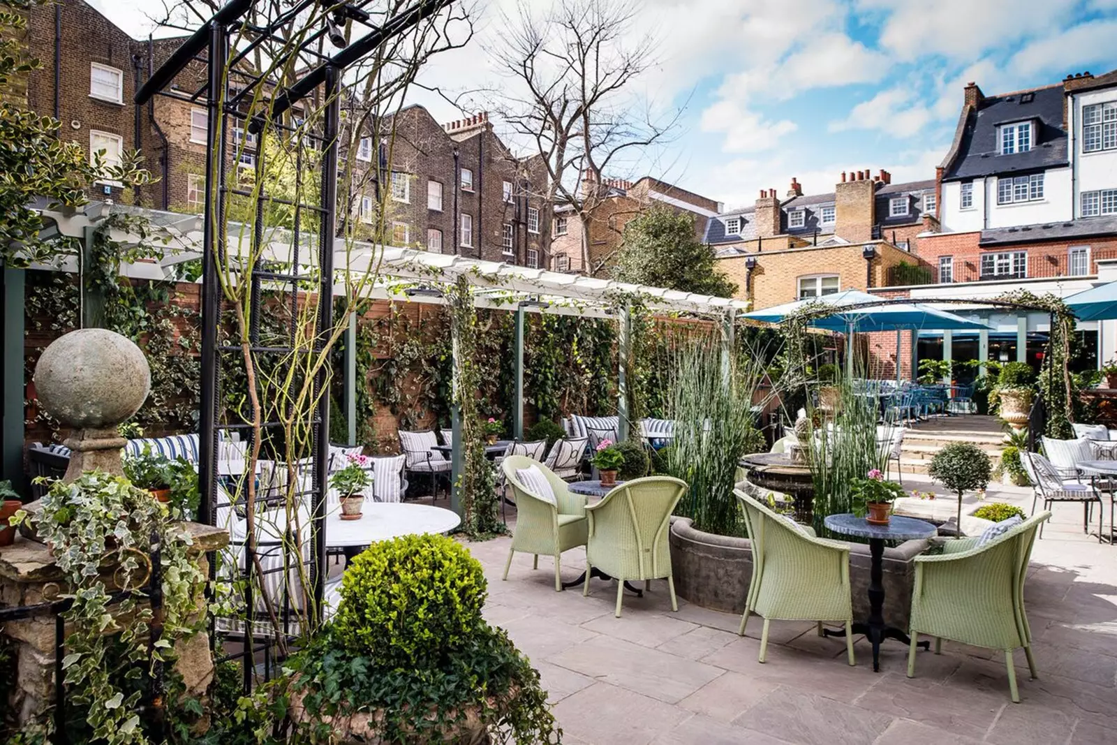 Tempat makan al fresco paling apik ing London kanggo dipesen saiki