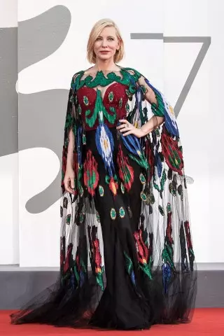 Ostřílená dáma ceremoniálních souborů hodných Oscara Cate Blanchett na žádné akci nikdy nezklame. Vivacious ve Valentinu...