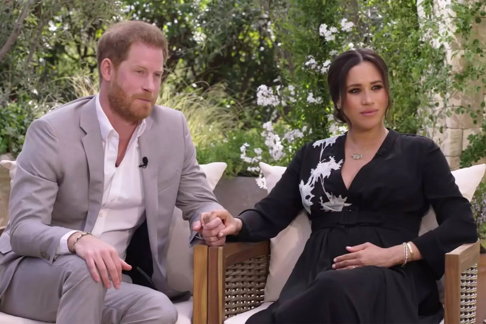 The Duchess of Sussex cradles orok na nabrak na nyekel leungeun Adipati