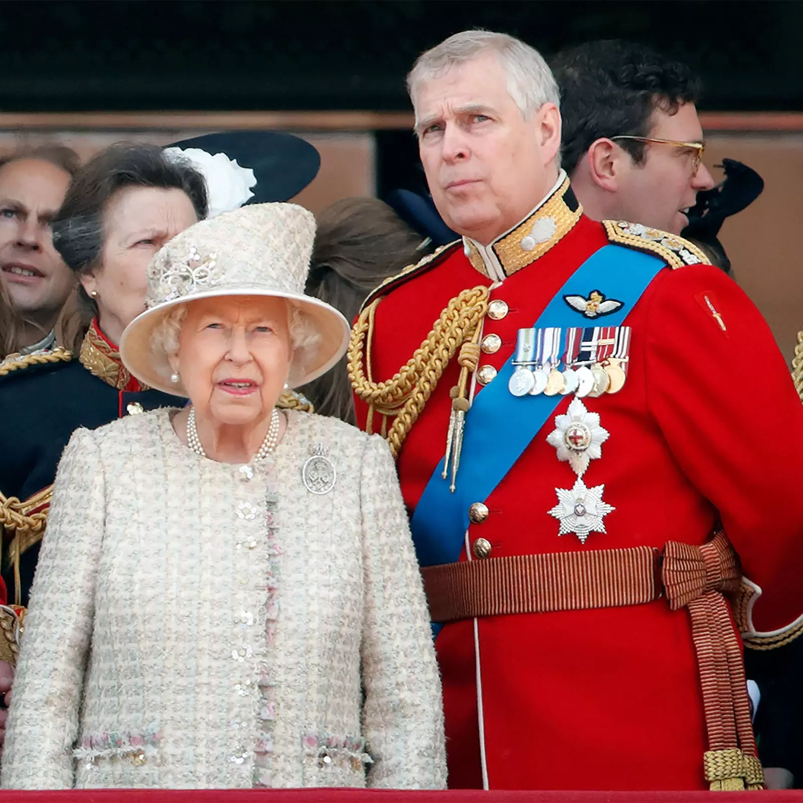 A raíña e o príncipe Andrés durante Trooping The Color 2019