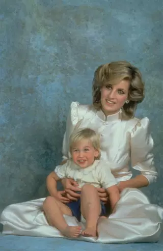 Princess Diana na Prince William 1984 Wakileta utamu na hali ya kawaida kwa picha ya kifalme ya marehemu Diana Princess ...