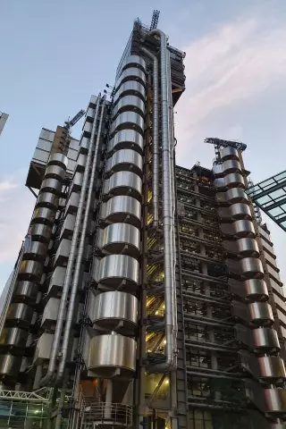 Lloyds Building City of London 197886 Wat gebouwen betreft, ze worden niet veel duizelingwekkender dan Lloyds the...