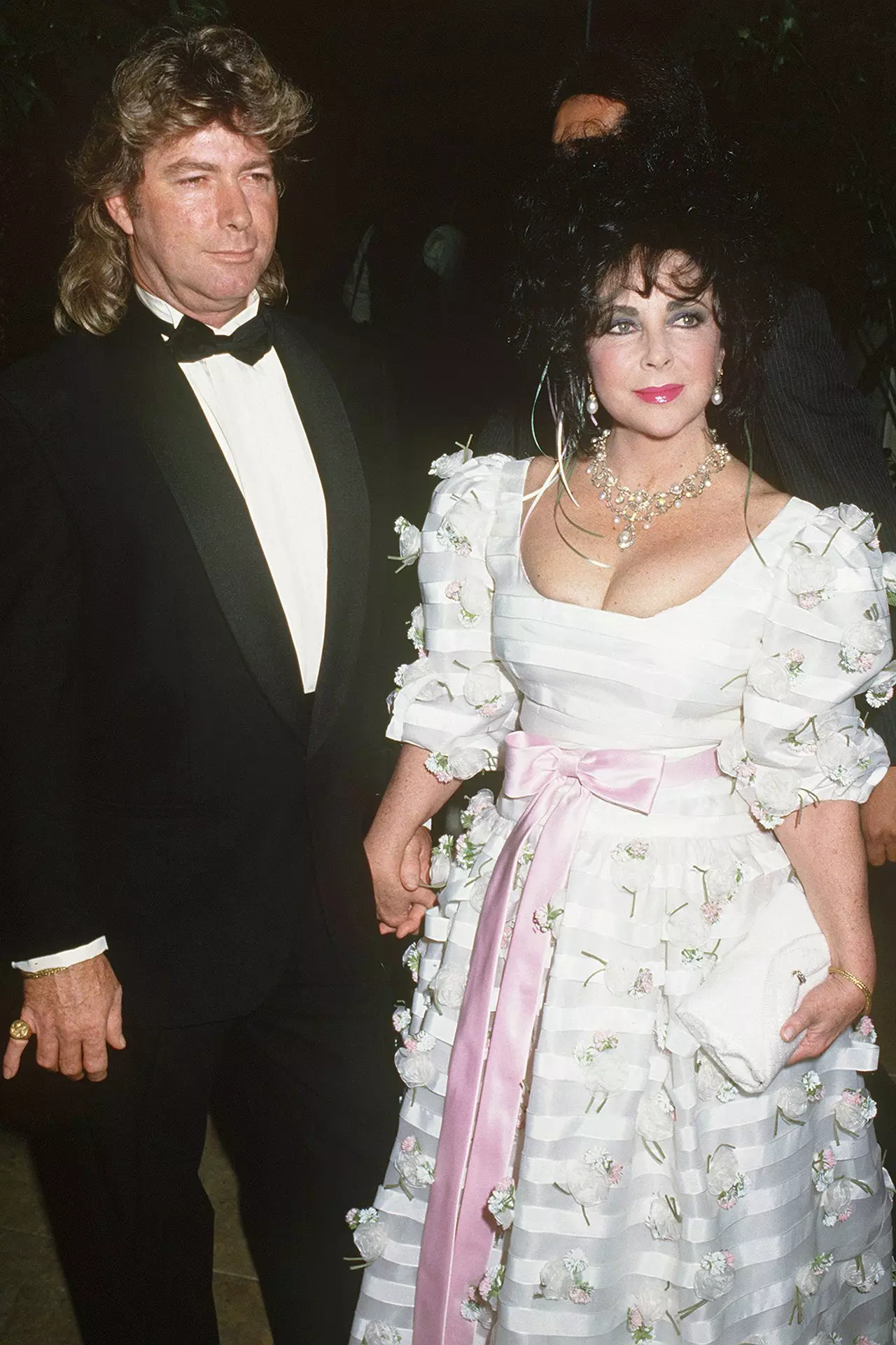 Nalika Elizabeth Taylor lan Larry Fortensky minangka buruh konstruksi nikah ing taun 1991, Fortensky dilaporake duwe ...