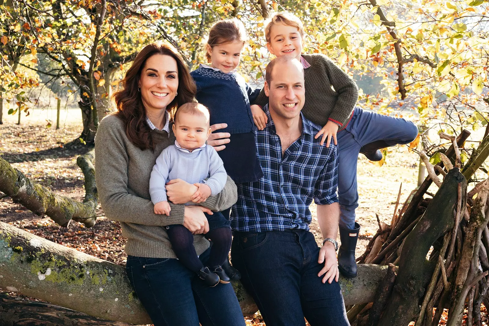 Duchess of Cambridge iyada iyo ninkeeda iyo carruurteeda kaarka Kirismaska 2018