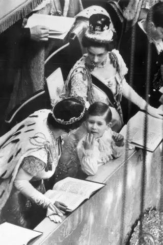 Isabel II.a erreginaren koroatzea iruditan - 67 urte geroago 3770_15