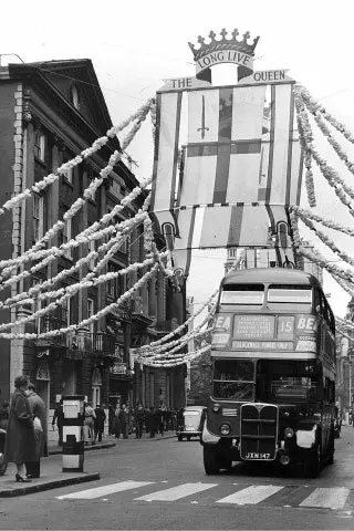 Kurorëzimi i Mbretëreshës Elizabeth II në foto - 67 vjet më vonë 3770_19