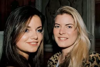 Lady Natasha Rufus Isaacs และ Alice Hill