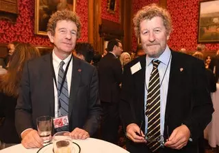 Arglwydd Faulks a Sebastian Faulks