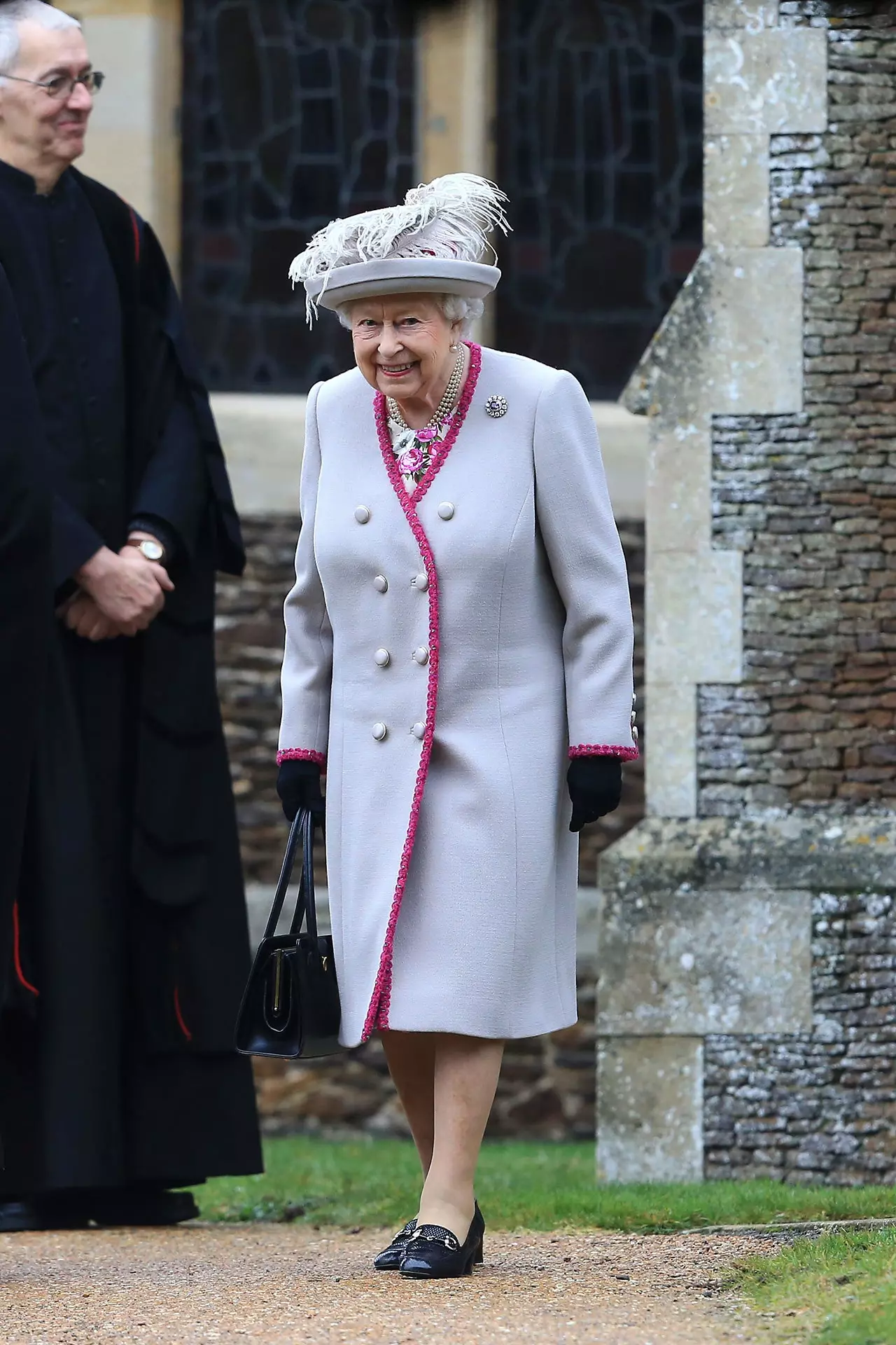 A raíña abandona a Igrexa de Santa María Magdalena na finca de Sandringham o día de Nadal de 2018