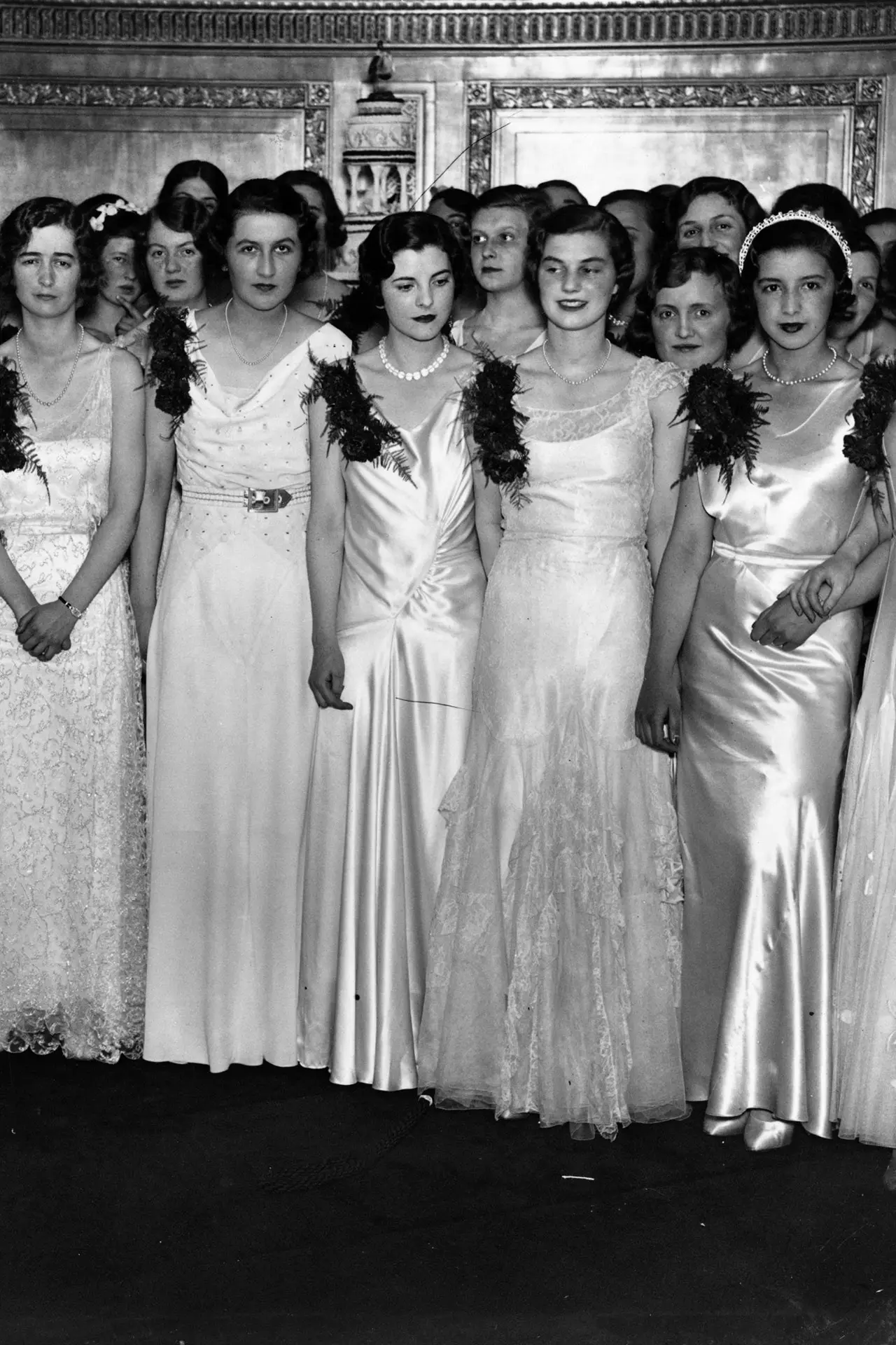 Mga debut sa Queen Charlotte's Ball sa Dorchester Hotel London 1931