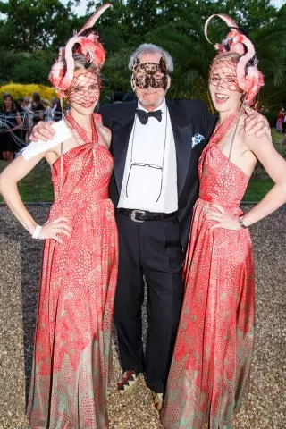 Con Mary y Ruth Powys en el Animal Ball en 2013