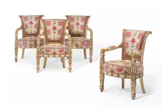 Un set di quattro fauteuils dipinti di bianco impero e pacchi dorati intorno al 1810 Stima 8000 12000