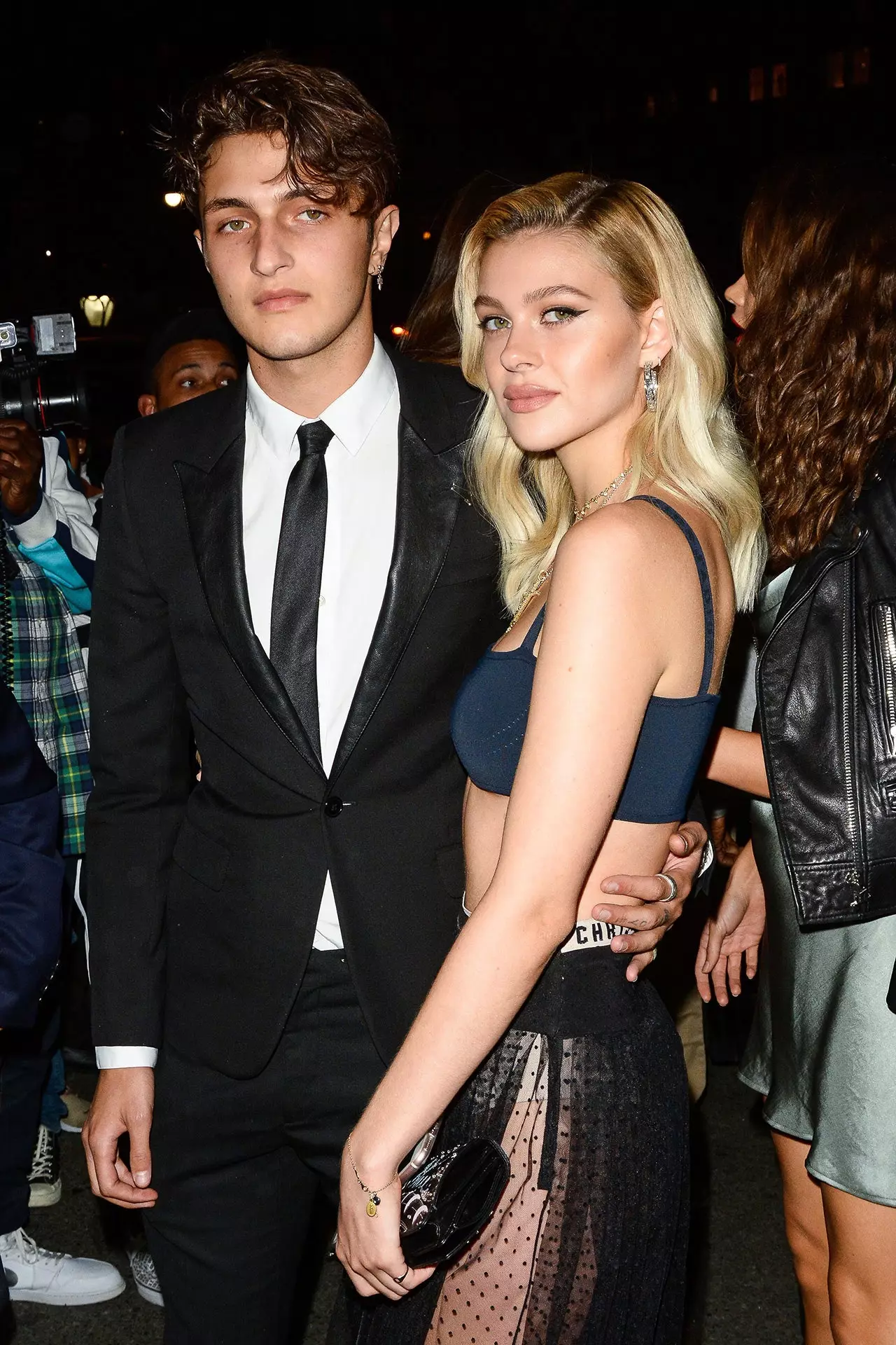 Nicola Peltz ak ansyen konpayon li Anwar Hadid nan 2017