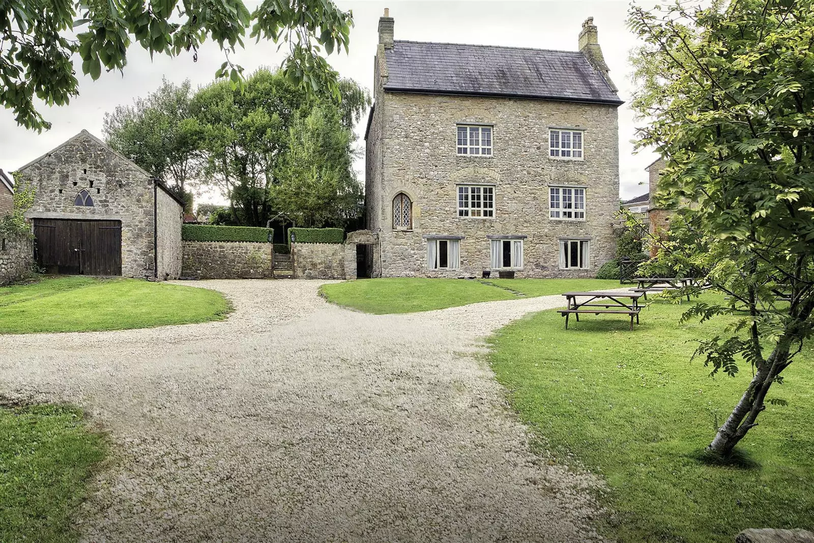 Llanthony Secunda Manor