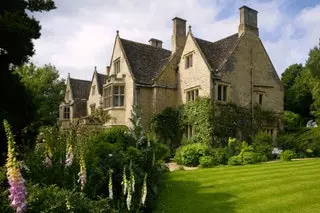 Asthall Manor Oxfordshire La casa padronale del Cotswold del XVII secolo, un tempo dimora della famiglia Mitford, è dotata di un...