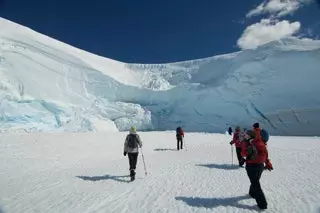 Excursie cu avionul privat din Arctic în Antarctica