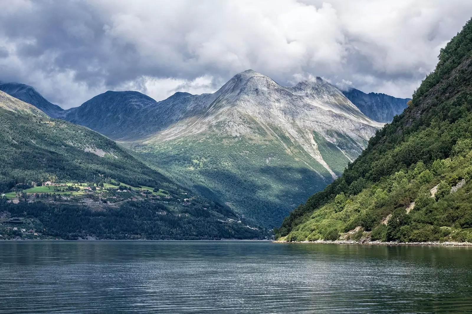 5 ûnferwachte simmerfakânsje bergen marren kuierfakânsje