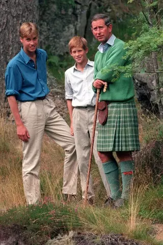 Prins William Prins Harry en die Prins van Wallis in Balmoral 1997