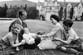 Prinsesse Anne hertugen av Edinburgh Prins Andrew dronningen og prins Charles på Balmoral 1960