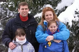 Die hertog van York, prinses Eugenie Sarah, hertogin van York en prinses Beatrice in Verbier 1999