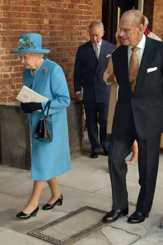 La Reina el Príncipe de Gales y el Príncipe Felipe