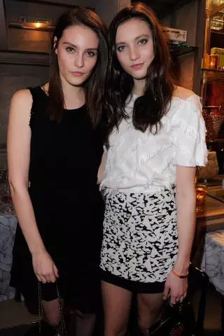 Charlotte Wiggins en Matilda Lowther