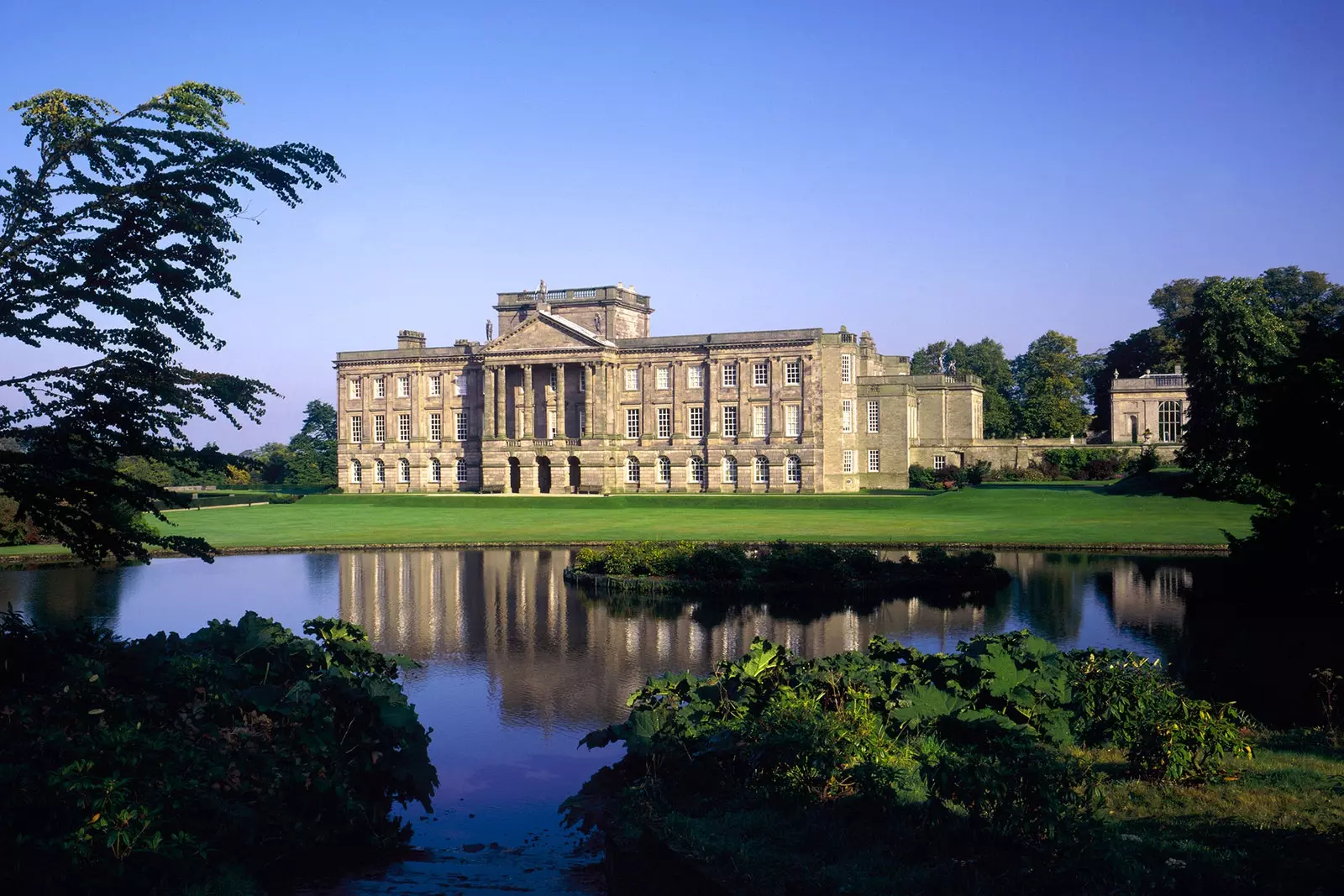 Lyme Park, ktorý bol použitý ako domov pána Darcysa v adaptácii BBC Pride and Prejudice z roku 1995