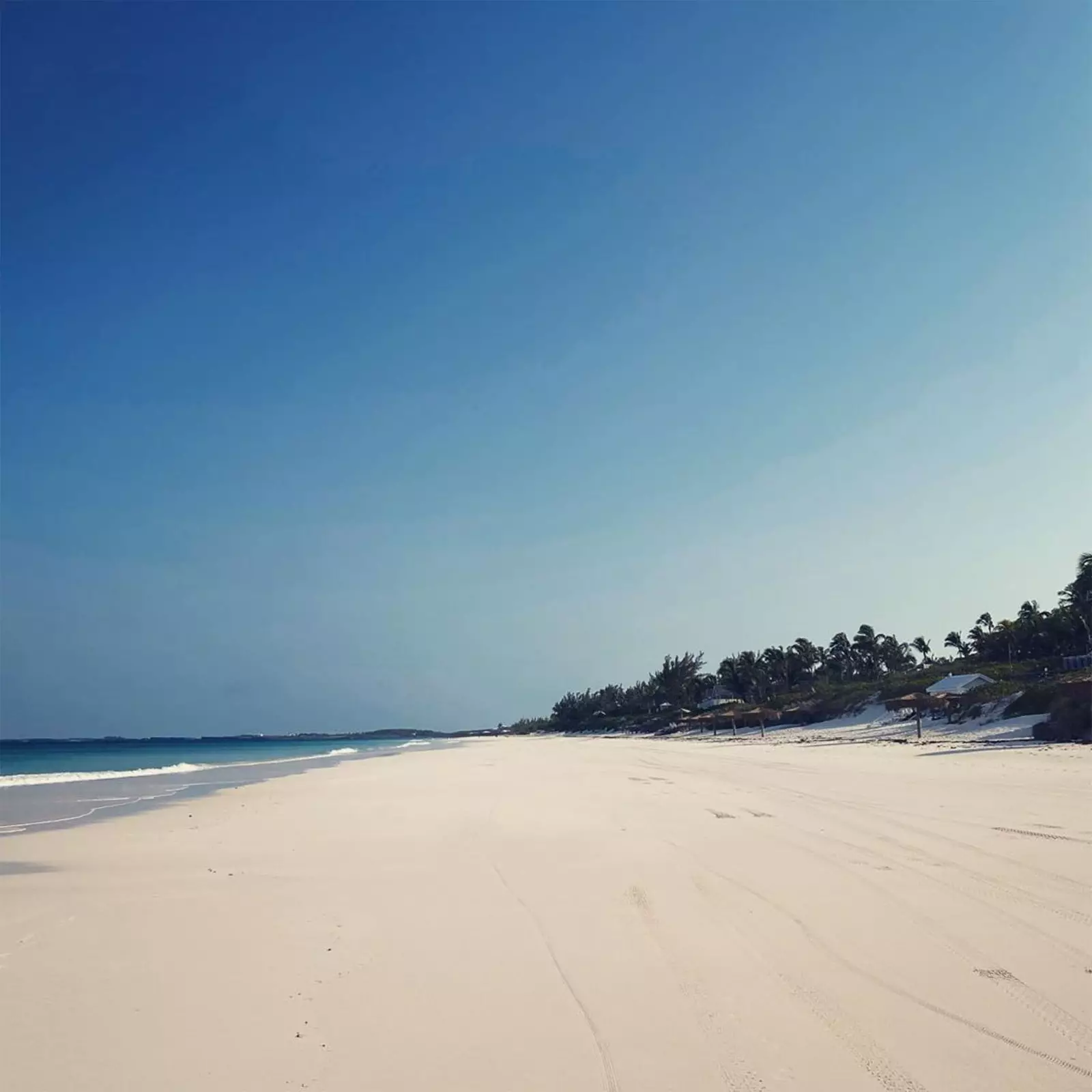 Lockdown di surga India Hicks mengisolasi di Bahama