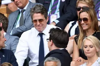 Hugh Grant we Anna Eberşteýn