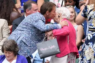 Sir Cliff Richard jeung Dame June Whitfield