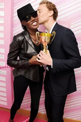 Grace Jones și Tom Hiddleston