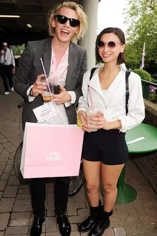 Jamie Campbell Bower și Leah Weller