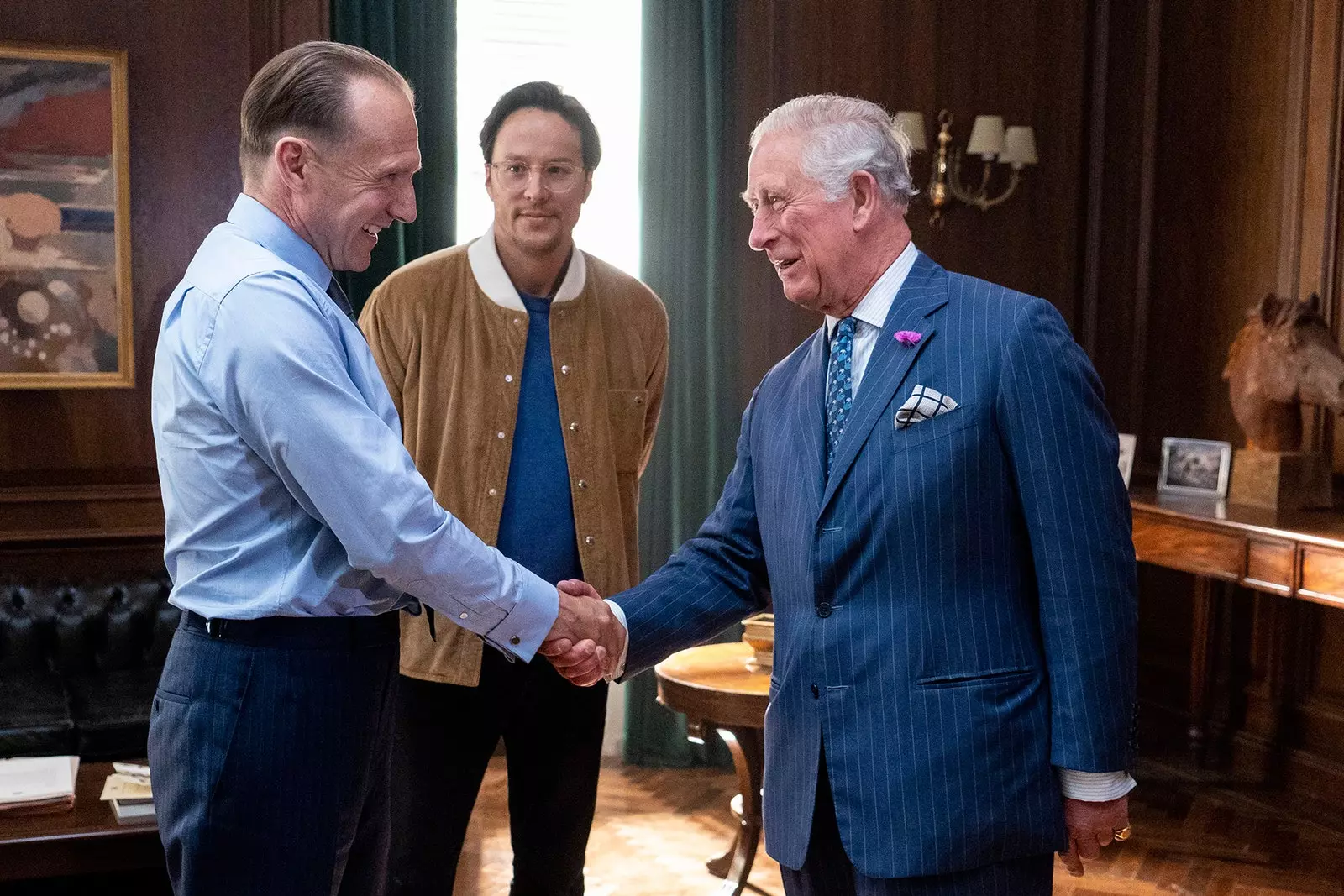 Prince Charles o kopane le Ralph Fiennes le motsamaisi oa Bond 25 Cary Joji Fukunaga