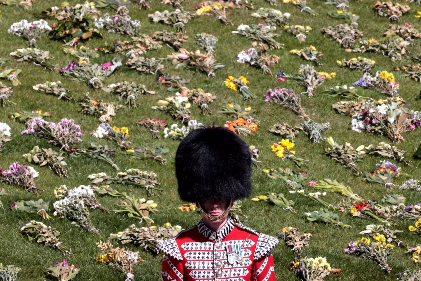 Des fleurs ont été déposées pour le duc dans le parc du château de Windsor avant la cérémonie