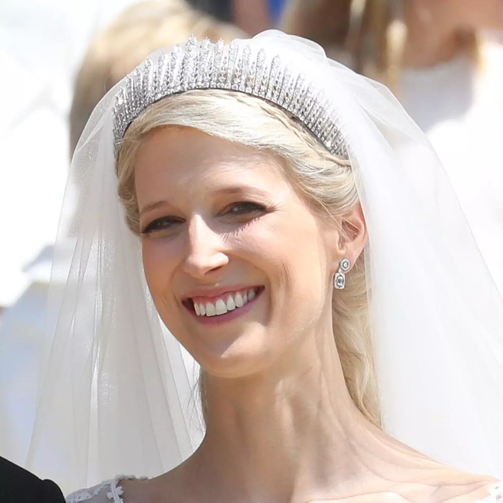 Lady Gabriella Windsor இன் திருமண தலைப்பாகை லண்டனின் கென்ட் சிட்டி தலைப்பாகை