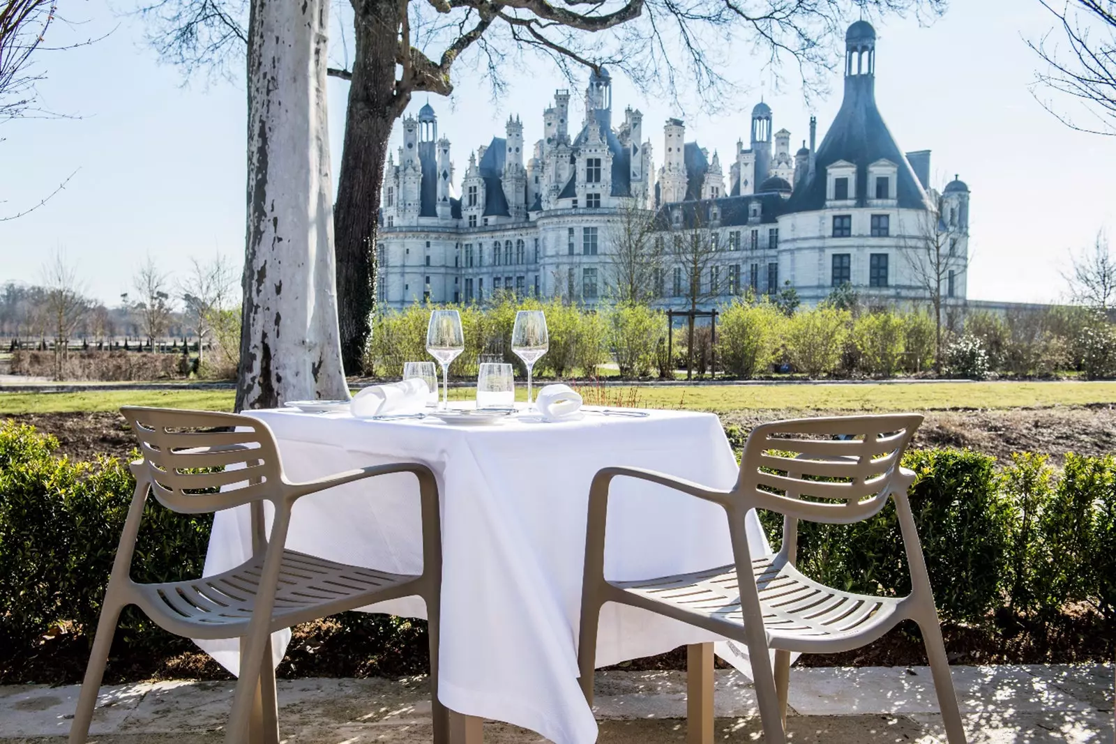 Pogled na Chateau de Chambord iz Relais de Chambord