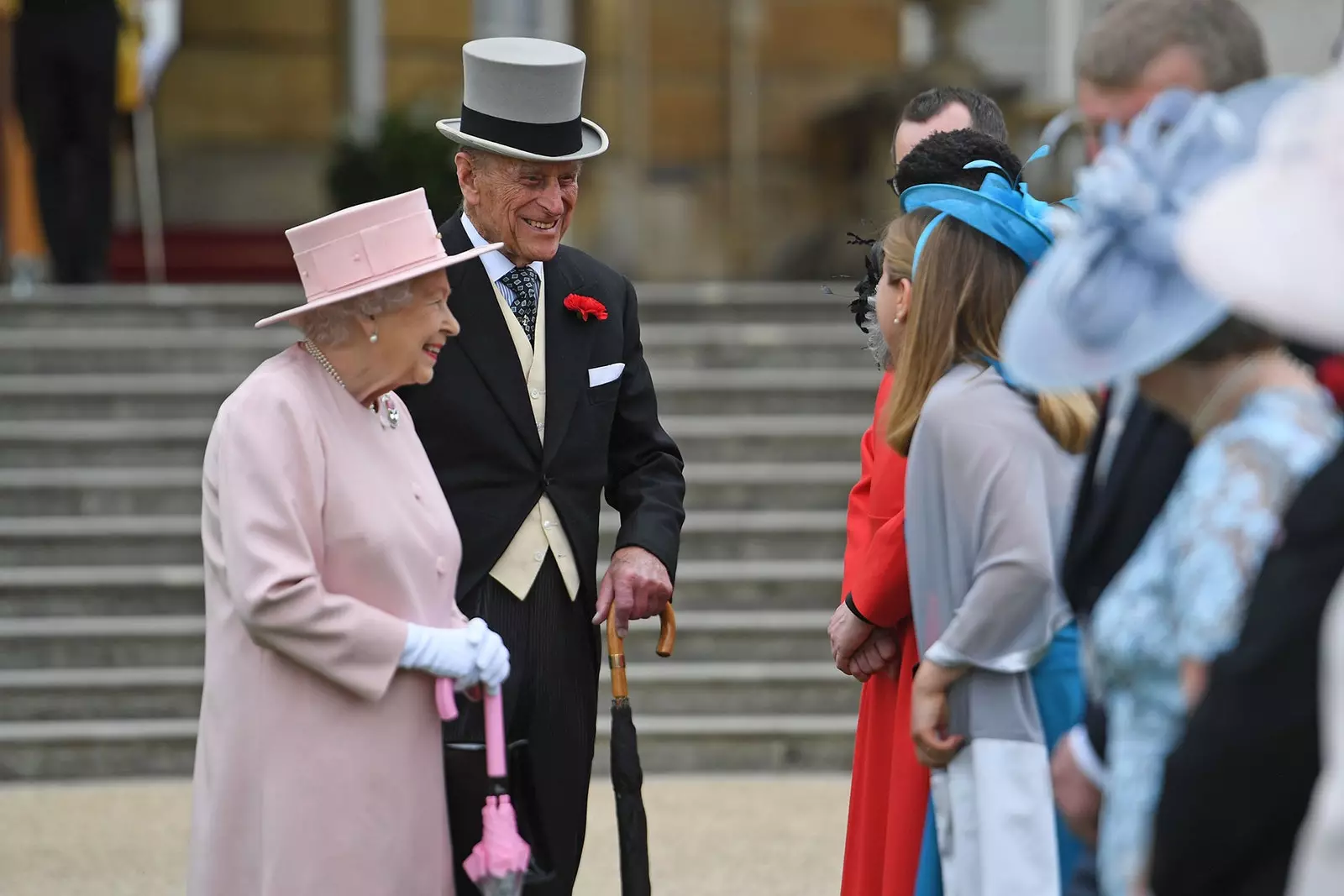 Il-Prinċep Filippu u r-Reġina jiltaqgħu mal-mistednin fil-party annwali fil-ġnien f'Buckingham Palace 2017