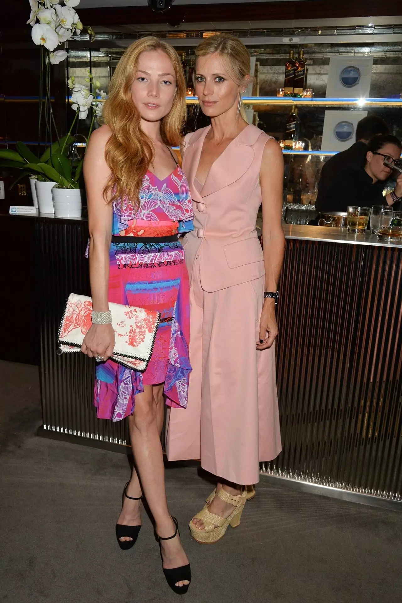 Laura Bailey e Clara Paget