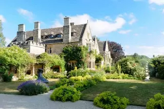 Asthall Manor Burford Oxfordshire ຜົວແລະເມຍຄູ່ Julian ແລະ Isabel Bannerman ຜູ້ທີ່ໄດ້ຮັບການອະທິບາຍວ່າເປັນ ...