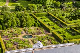 Scampston Hall Malton North Yorkshire Scampstons Walled Garden ແມ່ນບາງສິ່ງບາງຢ່າງພິເສດຫຼາຍທີ່ອອກແບບໂດຍແມ່ບົດຊາວໂຮນລັງ ...