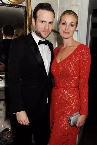 Rafe Spall y Elize du Toit