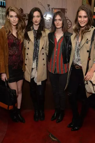 Eve Delf Charlotte Wiggins Matilda Lowther en Sam Rollinson