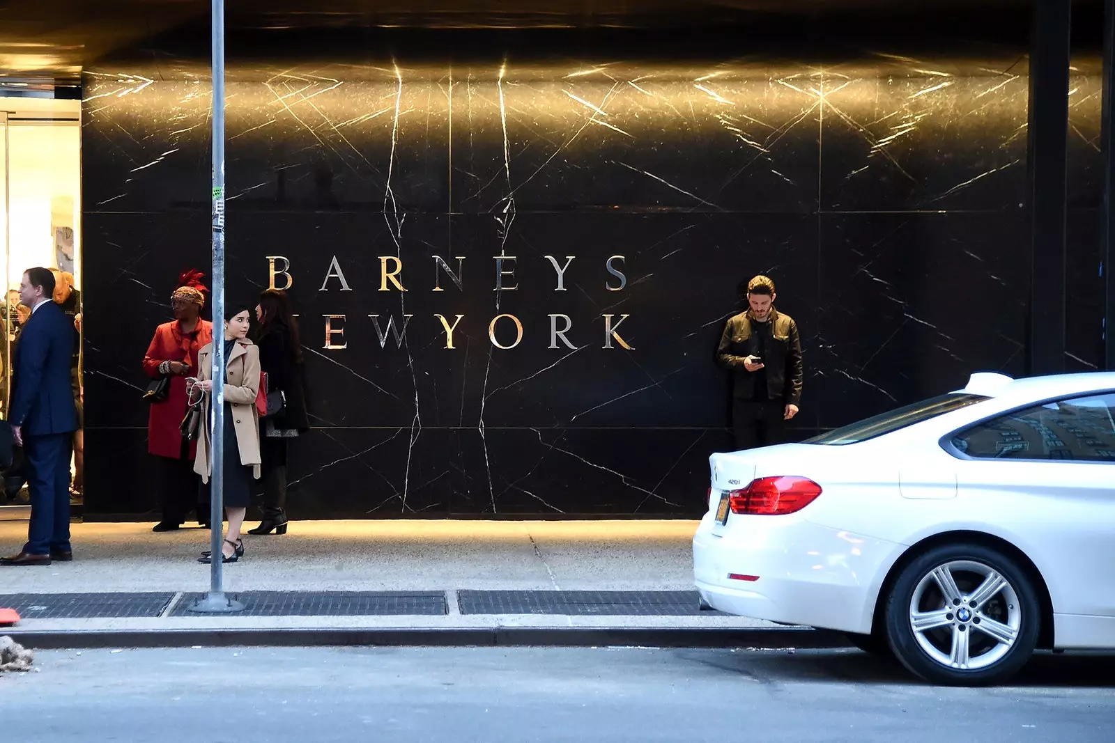 Fora da Barneys na Madison Avenue, Nova York