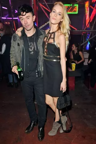 Robbie Furze และ Mary Charteris