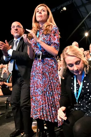 Na filifilia e Symonds se ofu Whistles 'Jungle Cat' mo le aso lona lua o le Tory Party Conference ia Setema 2019.