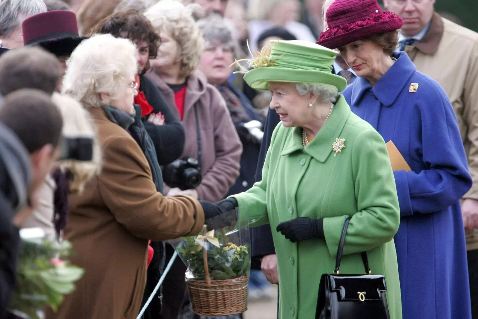 Ny Mpanjakavavy miaraka amin'i Lady Susan Hussey ao Sandringham 2005