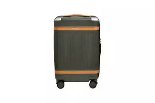 PARAVEL AVIATOR CARRYON 202 यो सुटकेस पुनर्नवीनीकरण गरिएको पोली कार्बोनेटबाट बनेको छ र जिपहरू पुन: प्रयोग गरिन्छ जबकि ...